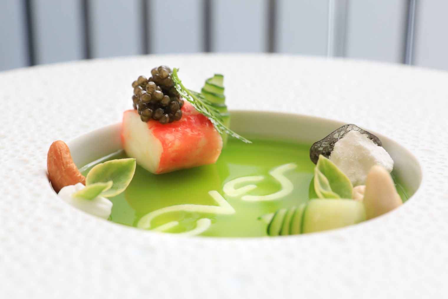 Fulton Market 'Reve Burger' | Downtown Apartment Collective